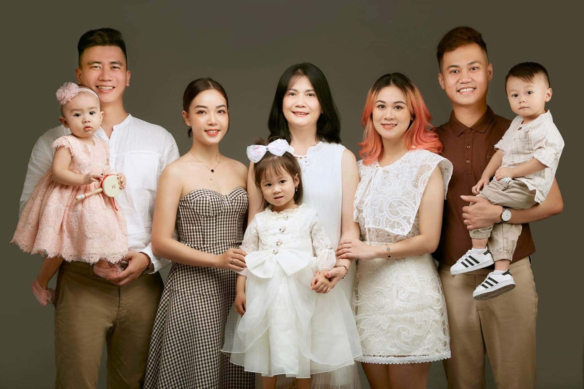 VietLe Studio - Thương hiệu chụp ảnh chinh phục khách hàng bằng phong cách tối giản ...